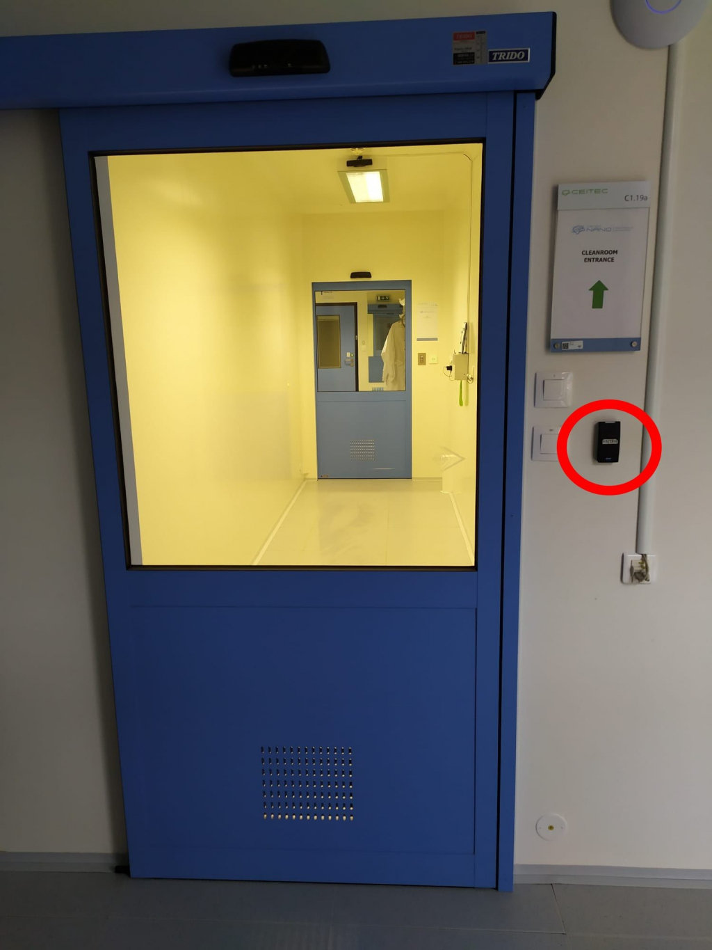 New sliding doors to the Cleanroom – Research Infrastructure